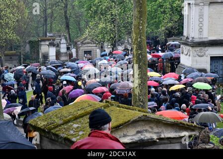 Izia Higelin, Arthur H, Ken Higelin pendant les funérailles de Jacques ...