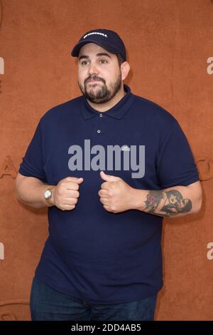 Artus, Victor Artus Solaro au Village pendant le tennis français ouvert ...