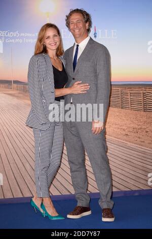 Jordana Spiro, Matthew Spitzer assister à un photocall pour la soirée ...