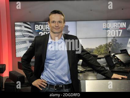 Loic Riviere, Monsieur Meteo de BFMTV pose dans les locaux de BFM/RMC a ...