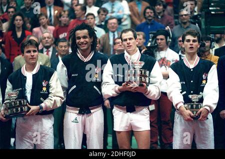 Photo d'archive : Fabrice Santoro, Arnaud Boetsch, Philippe Chatrier ...