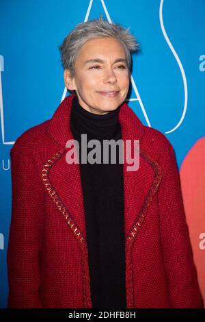 La journaliste Elisabeth Quin participe à la première du documentaire ...