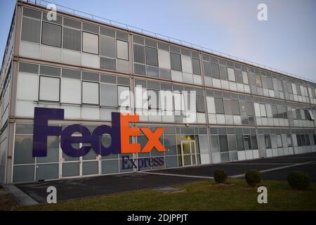 Vue générale du Hub européen FedEx à l'aéroport Paris-CDG de Roissy-en ...
