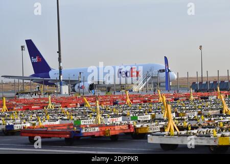 Vue générale du Hub européen FedEx à l'aéroport Paris-CDG de Roissy-en ...