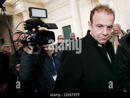 François-Marie Banier et son avocat Pierre Cornut Gentille arrivent ...