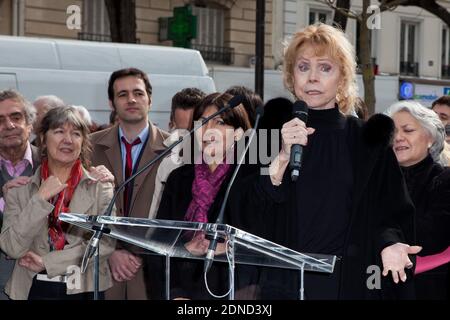 Veronique Estel célébration de la place Jean Ferrat entre le boulevard ...