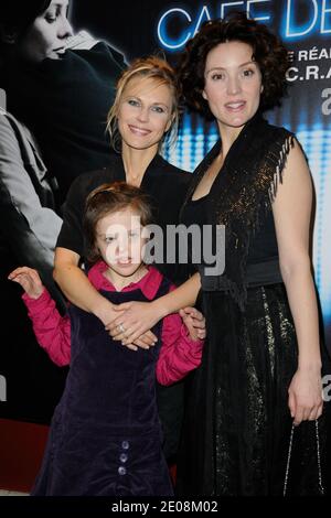 Evelyne Brochu, Alice Dubois, Helene Florent assistant à la première ...