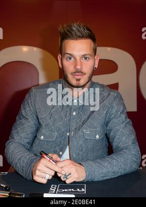 Matt Pokora signe des copies de son nouvel album "A la recherche du ...