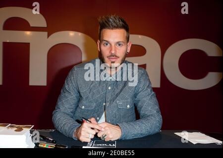 Matt Pokora signe des copies de son nouvel album "A la recherche du ...