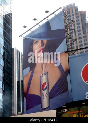 L'actrice colombienne Sofia Vergara sur un grand panneau publicitaire ...