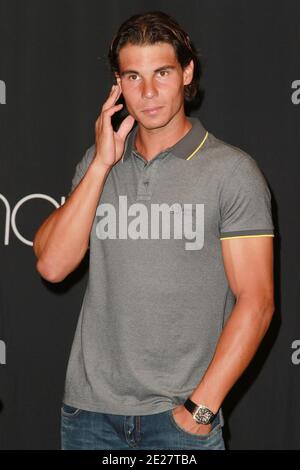 Rafael Nadal devoile sa nouvelle campagne publicitaire pour Armani Jeans dans Macy s Herald Square a New York NY USA le 25 aout 2011. Photo par Elizabeth Pantaleo ABACAPRESS.COM Photo Stock Alamy