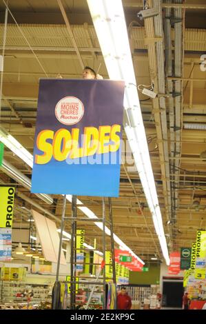Supermarché Auchan Calais France Photo Stock - Alamy
