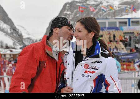 Sandrine Aubert en France avec Luc Alphand lors de la session de ...