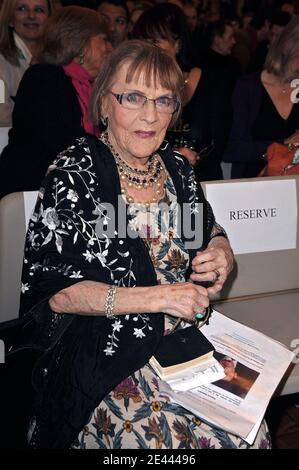 Mado Maurin, la mère de Patrick Dewaere, pose avec sa famille lors de ...