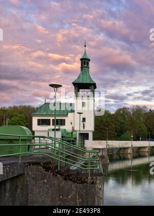 Maison d'engrenage, clocher, belette, belette, sluice, drain, canal ...