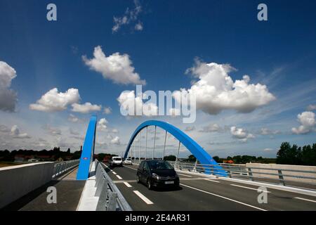 Nouveau pont de Coppenaxfort a Brouckerque pres de Dunkerque, dans le ...