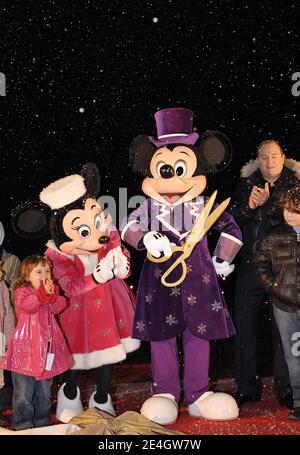 Sébastien Cauet, Mickey et Minnie dévoilent le marché de Noël sur les ...