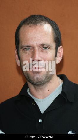 L'acteur français Christian Vadim sur scène pour la traversée de 'le ...