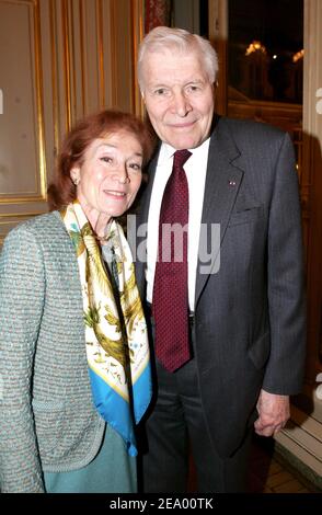 Le professeur de France Christian Cabrol et sa femme ont été ...