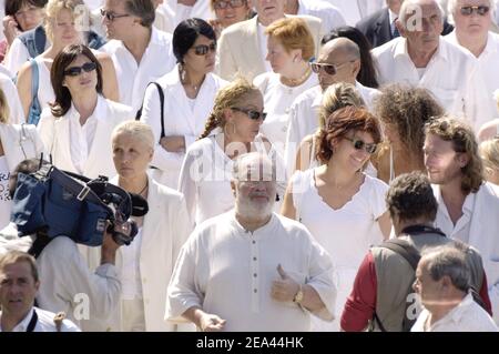 Caroline Barclay au cimetière de Saint-Tropez, dans le sud de la France ...