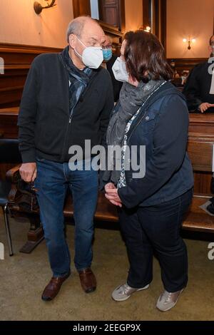 L'accusé Sylvia B., l'accusé Christian Van Eyken et l'avocat Marc ...
