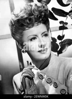 Irene Dunne (1898-1990), actrice et chanteuse américaine, demi-portrait ...