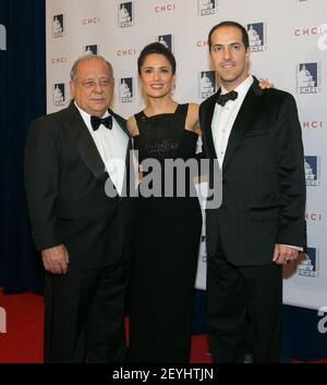 Salma Hayek Pinault avec son père Sami Hayek et son frère Sami Jr. Lors ...