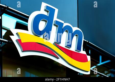 Logo de la chaîne de pharmacie DM, Allemagne Photo Stock - Alamy