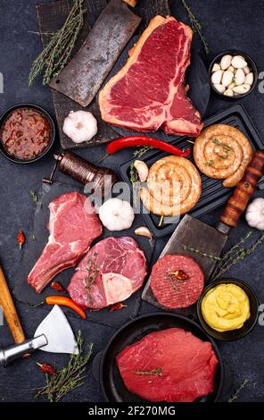 La viande fraîche.Les viandes.Différents types de viande crue sur un ...