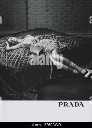 Affiche publicitaire de la maison de couture PRADA dans la version ...