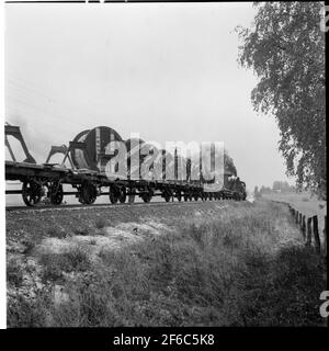 Train de câbles. Dégragation des télécommunications dans le remblai ...