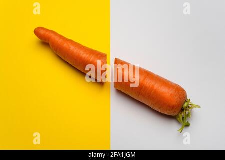 Carotte coupée en deux Photo Stock - Alamy