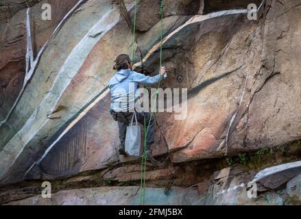 Naked male body paint on retour WNBR 2018 au World Naked Bike Ride ...