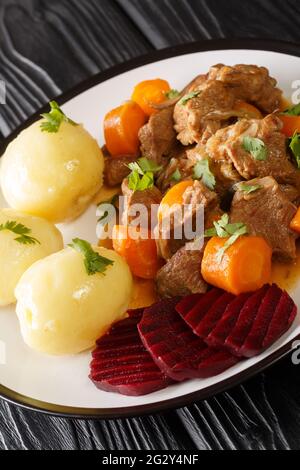 Kalops traditionnel suédois - ragoût de boeuf mijoté lentement avec des ...