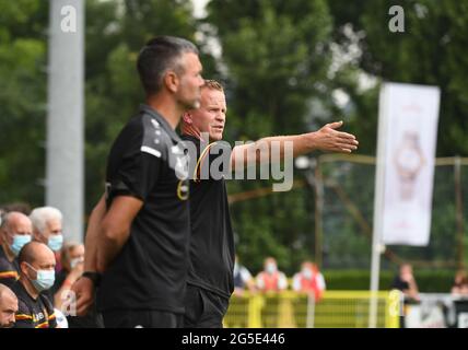Wouter Vrancken, entraîneur en chef de Mechelen, célèbre après avoir ...
