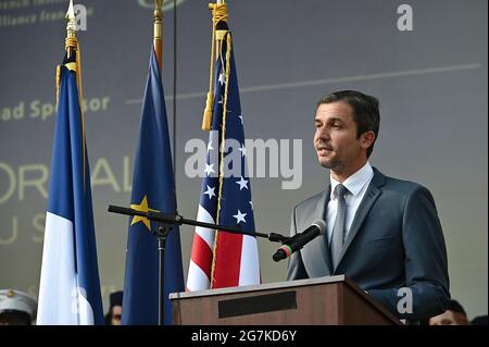 Jérémie Robert, consul général de France à New York, assiste à la ...