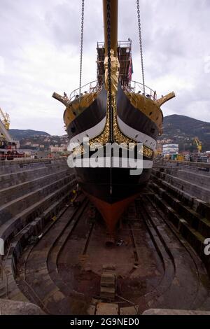 Navire scolaire Amerigo Vespucci, chantier naval de la Marine italienne ...