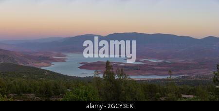 Le réservoir du lac Ben El OUIDANE Moyen Atlas Azilal Maroc Maghreb ...