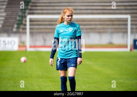 Celina Ould Hocine de Paris FC et Tess Laplacette de Paris FC se ...