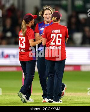Hannah Rowe, en Nouvelle-Zélande, célèbre le cricket de NAT Sciver, en ...