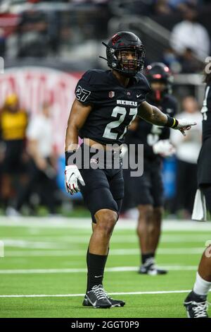 02 septembre 2021 : le linebacker de l'UNLV Rebels Kue Olotoa (81 ans ...