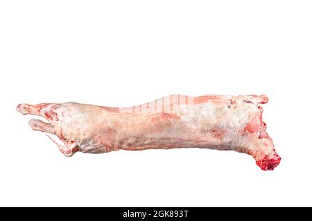 Carcasse d'agneau sur la table de coupe dans la boucherie. Carcasse de ...