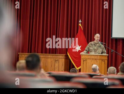 Bang.Le général Justin Swanson, commandant adjoint, 1er Commandement du ...