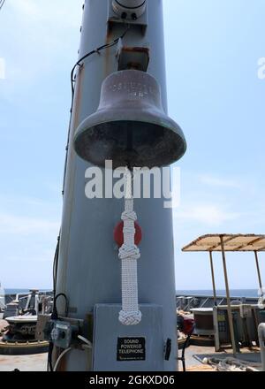 Vue en avant du navire de transport USNS WATSON (T-AKR-310) du Commandement militaire du ...