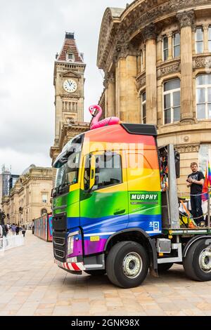 Murphy entrepreneurs de bâtiment camion avec fierté arc-en-ciel ...