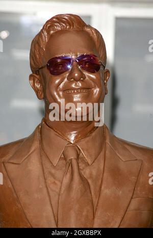 Statue de chocolat Sir Elton John au musée Madame Tussaud de Londres ...