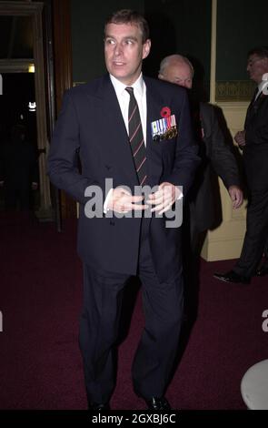 Le prince Andrew assiste au service de jour de Rememberance, accueilli ...