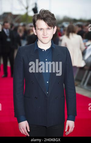Harry Melling (Dudley Dursley) arrive à l'inauguration des Warner ...