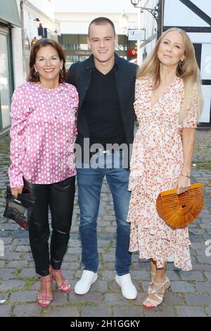 Claudia Obert, Paul & Jenny Elvers, Juliane Golbs - Golden Things Meets ...