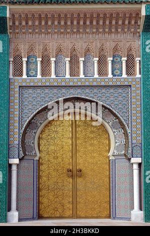 La porte traditionnelle et artisanale du Maroc en noir et blanc Photo ...